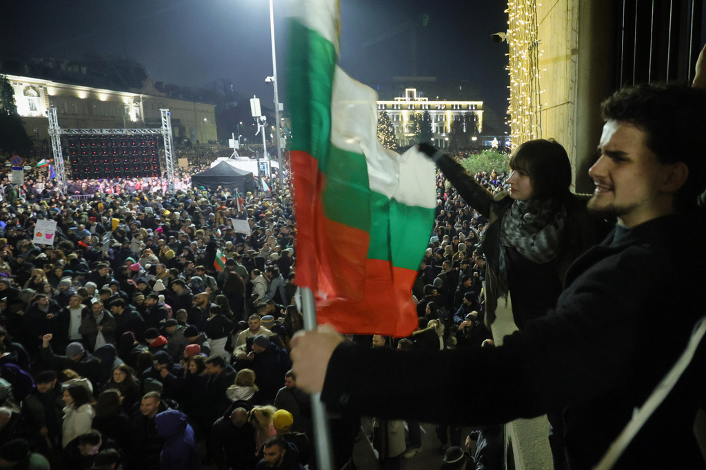 Bulgarians protest widespread graft and call for a fair election