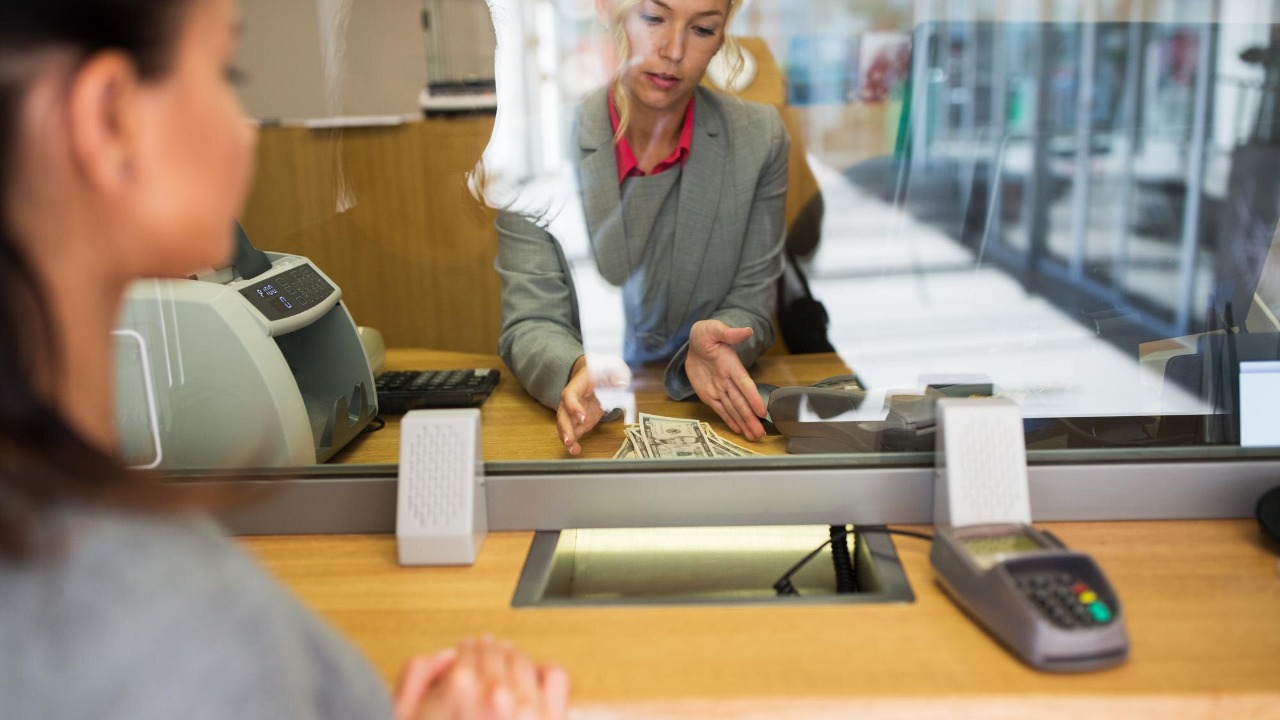 Bank teller lists 9 reasons not to ask for $2 bills