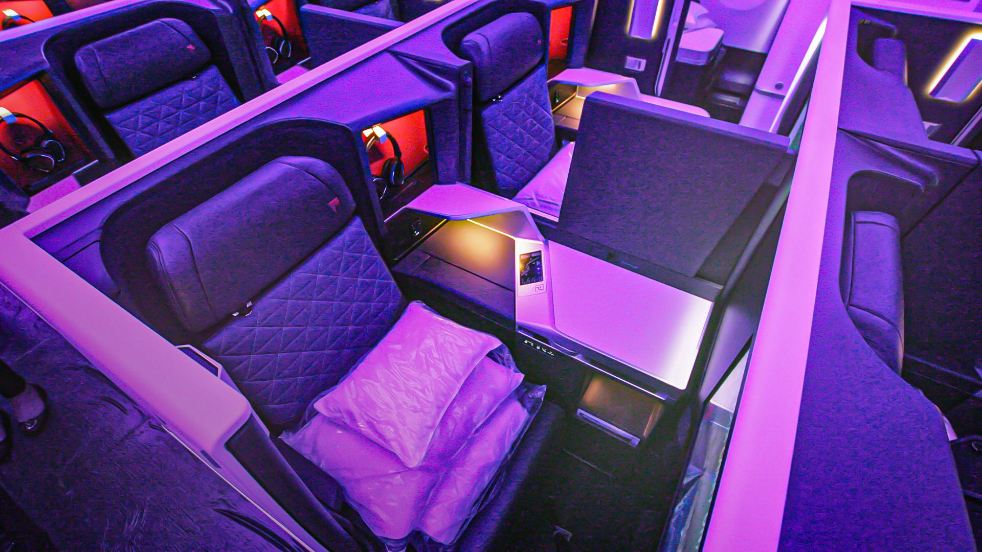 The striking differences between Delta One & United Polaris