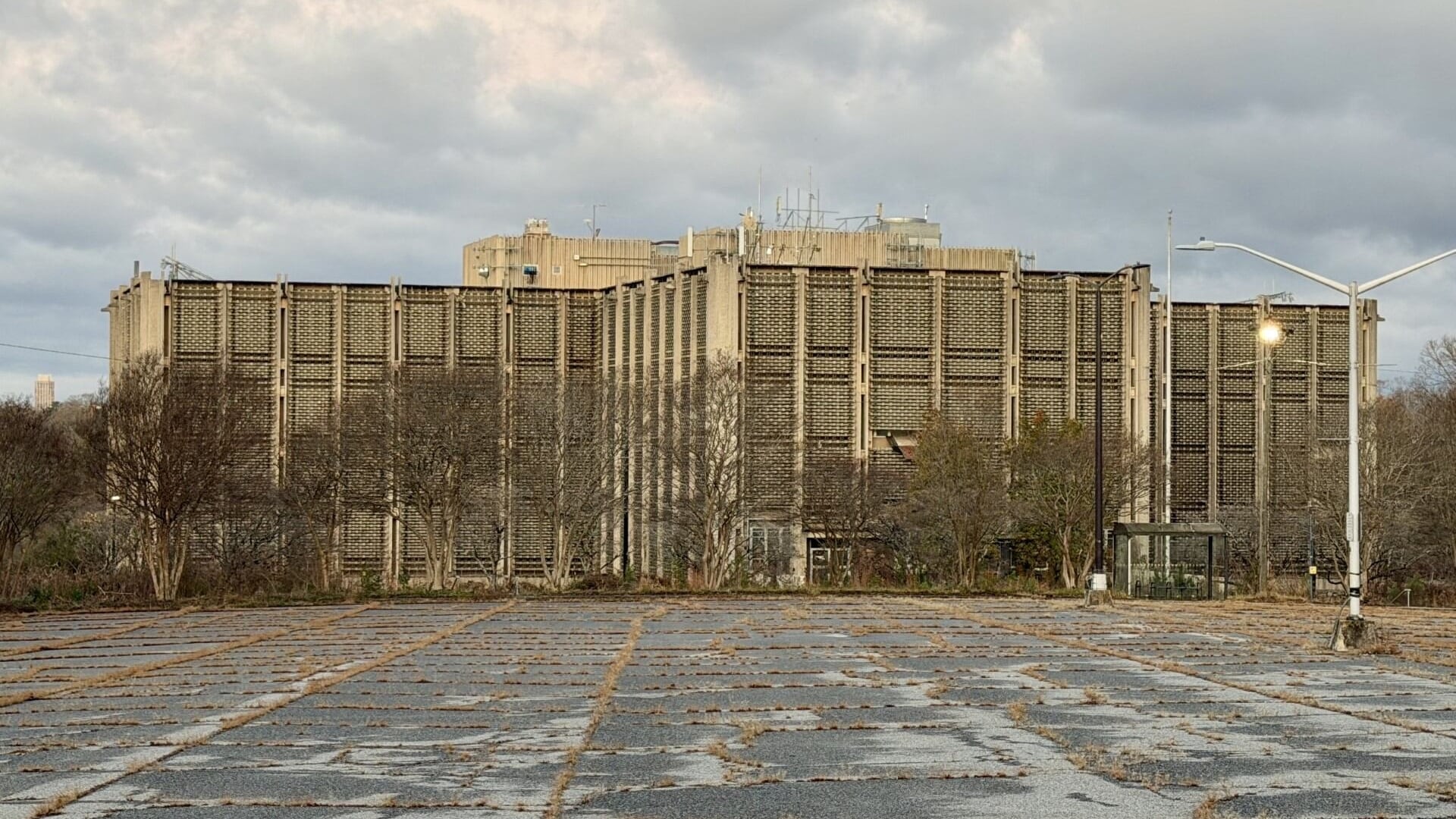 19-year-old dies in fall while exploring building where 'Stranger ...