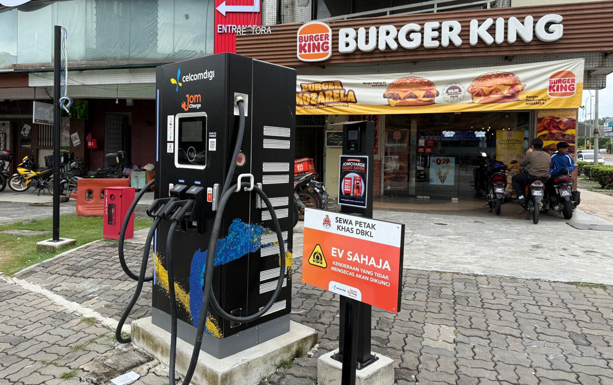 JomCharge x DBKL turns on third EV charging location at Sri Hartamas
