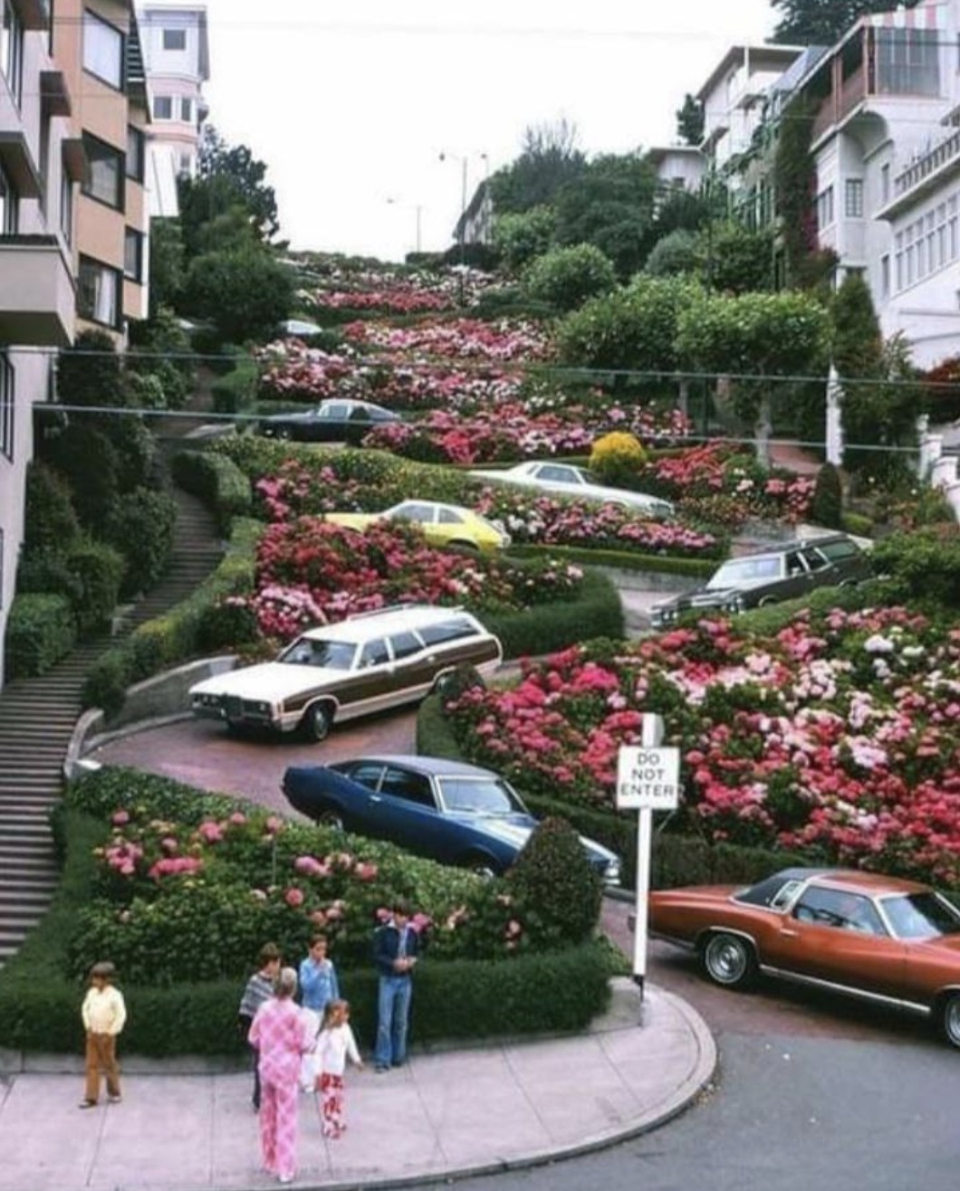 25 photos remembering a vibrant life in 1975