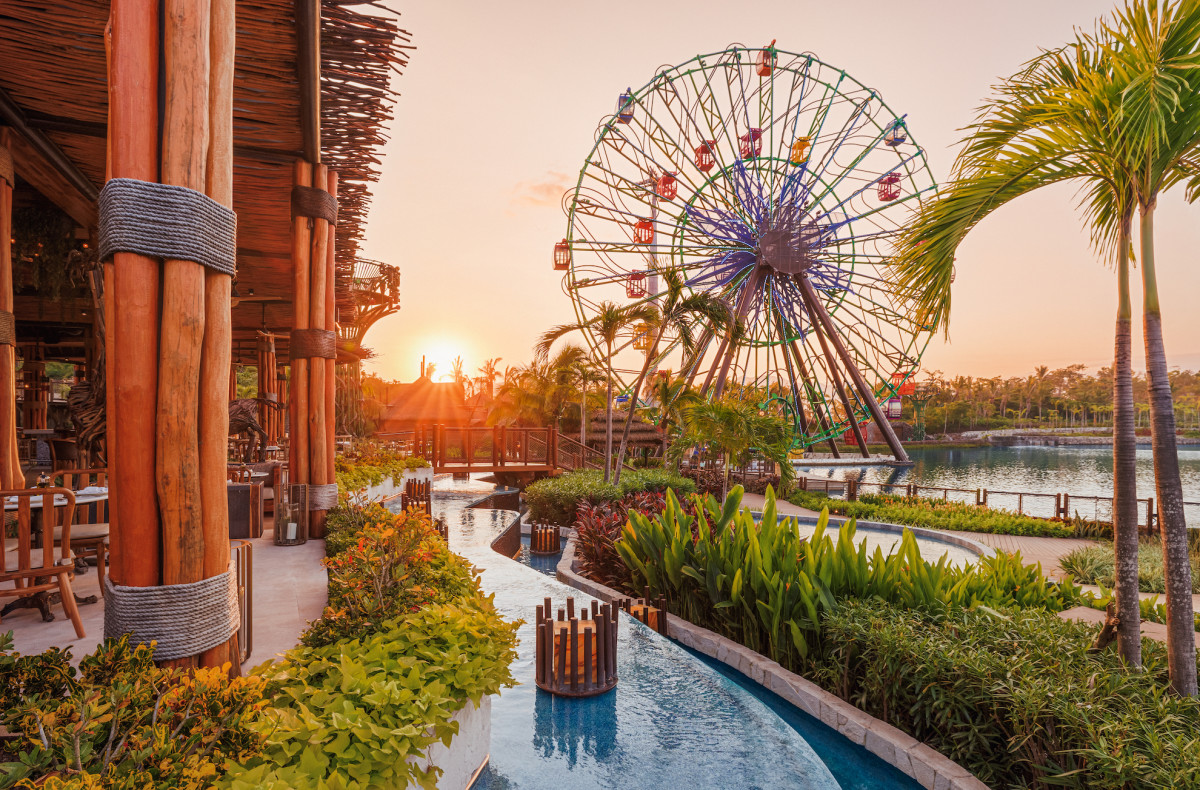 Plans for the world’s first luxury theme park have been revealed