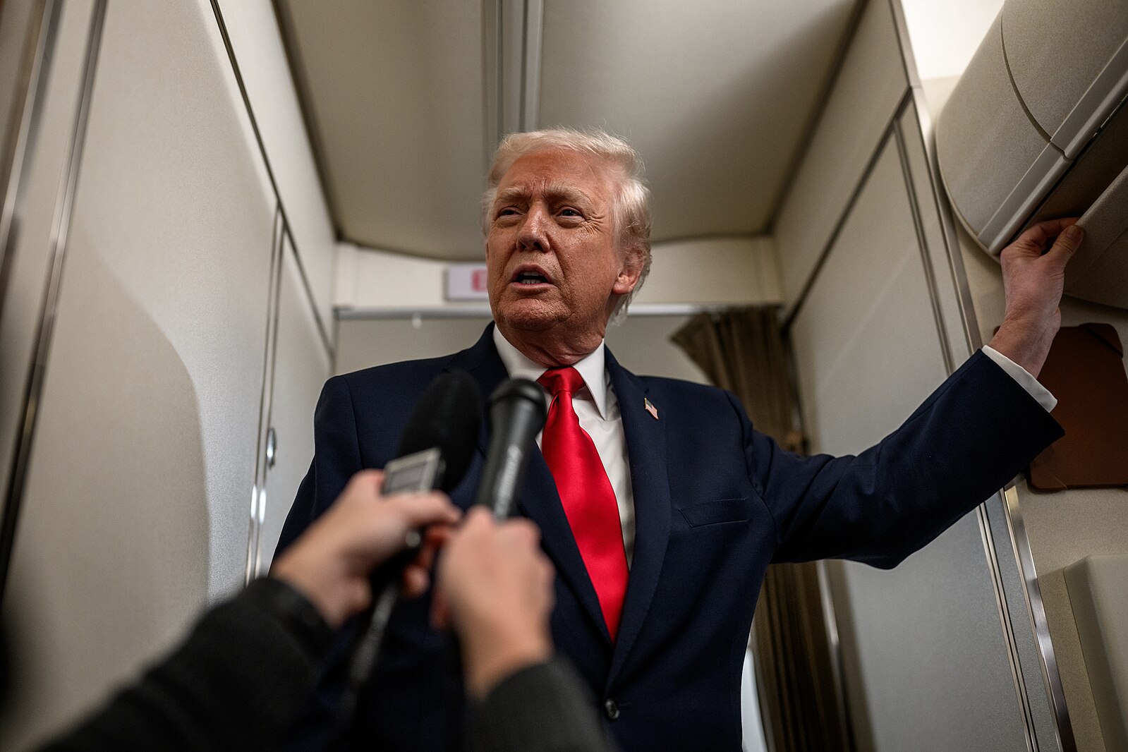 Trump earns 'F' grade on economy: poll