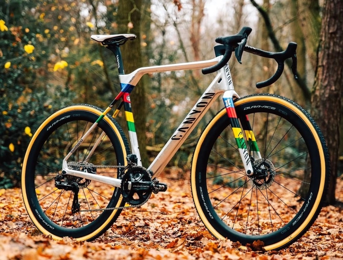 Gekke knik op Van der Poels crossfiets: dit weekend zie je waar die ...