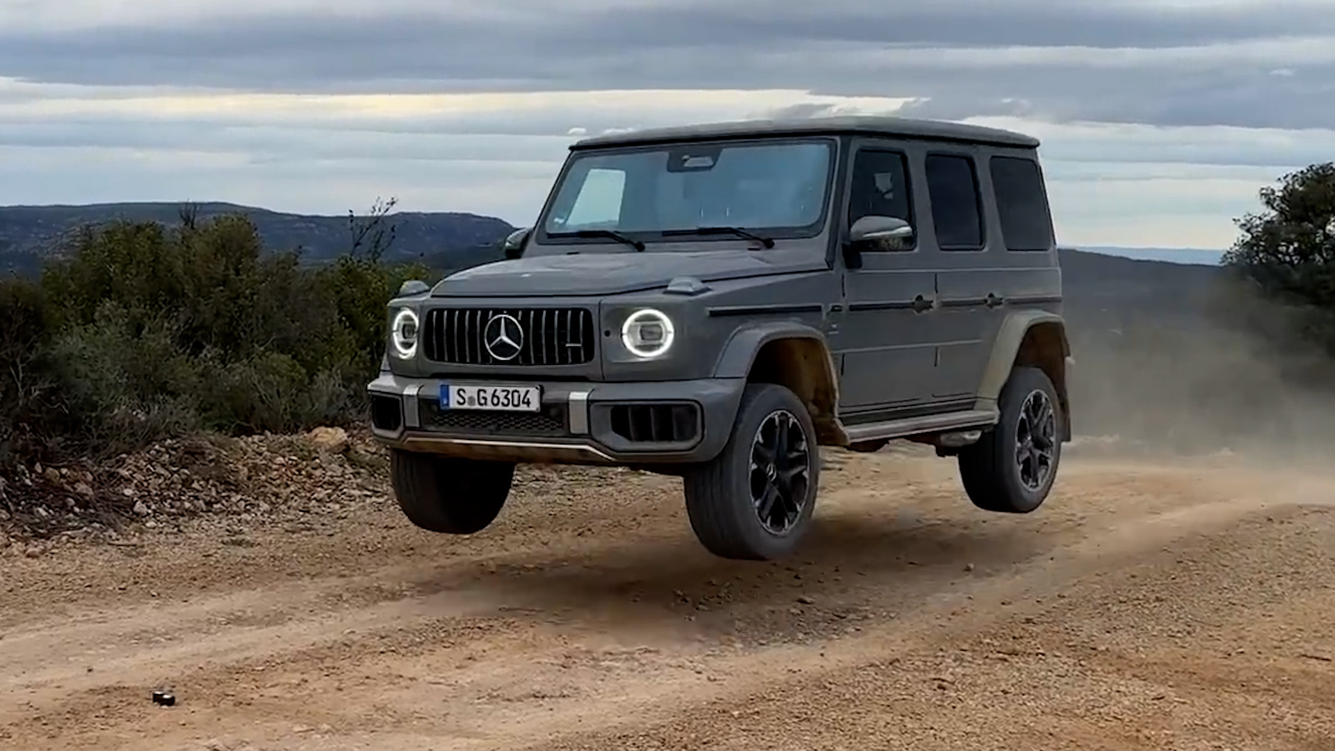 Mercedes G63 AMG facelift off road action