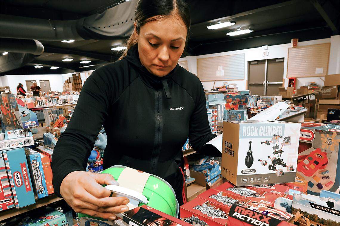 Filling 4,500 Tri-Cities kids' holiday wishes, one toy at a time