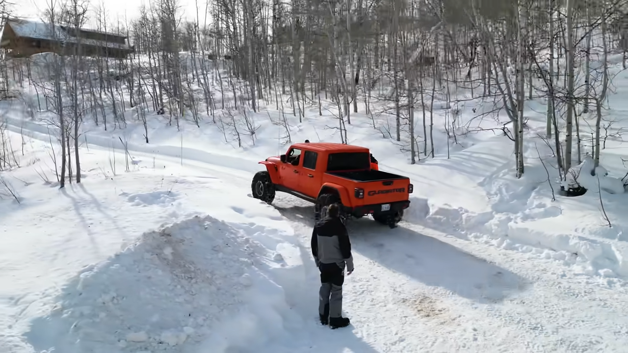 How this Jeep Gladiator handled a recovery bigger trucks couldn’t