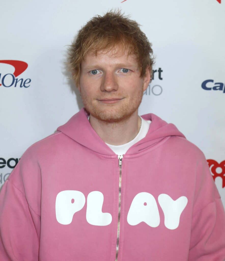 Ed Sheeran : choc, le chanteur dévoile son torse musclé et entièrement ...