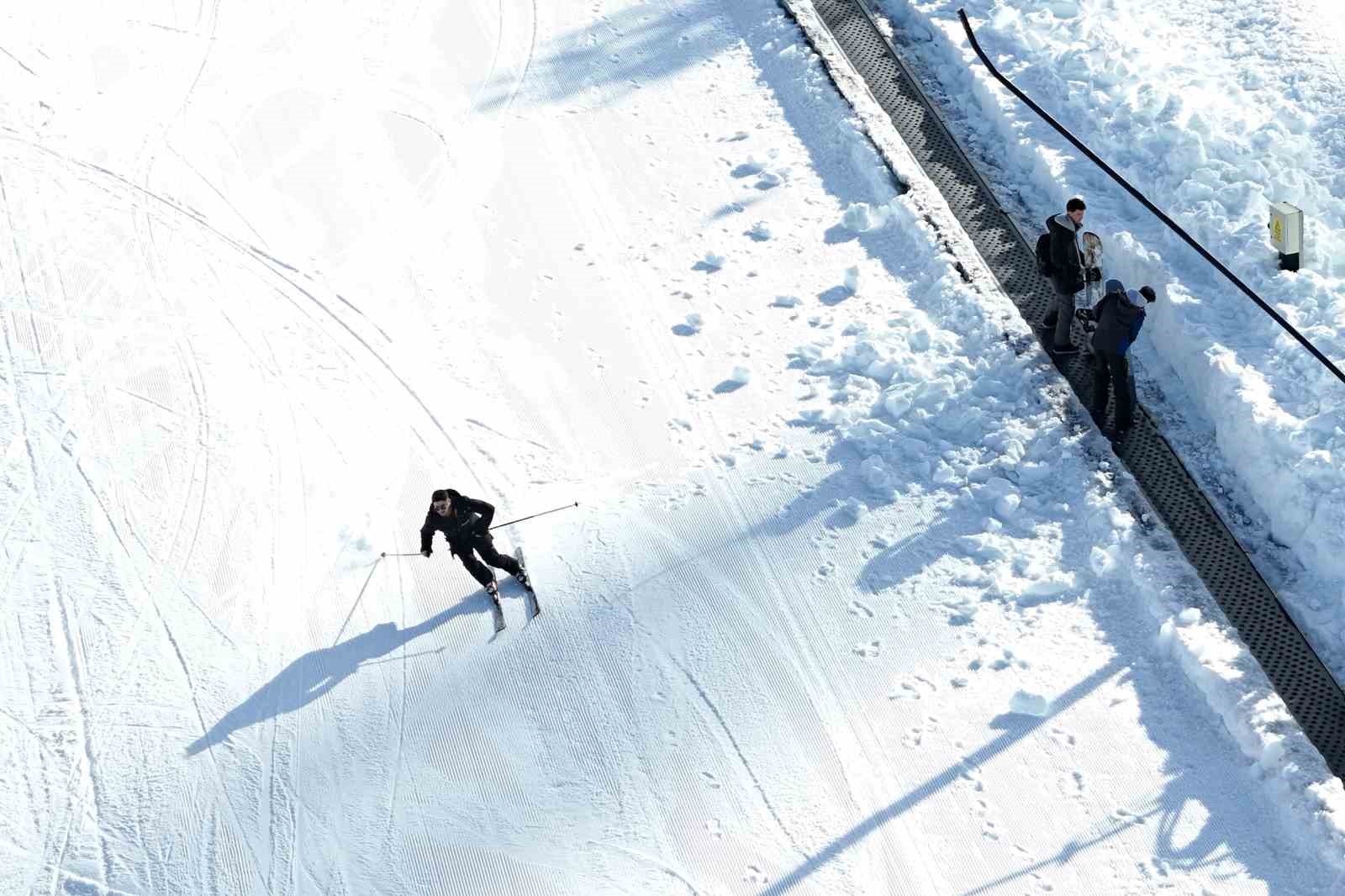 Kartalkaya’da kayak sezonu açıldı