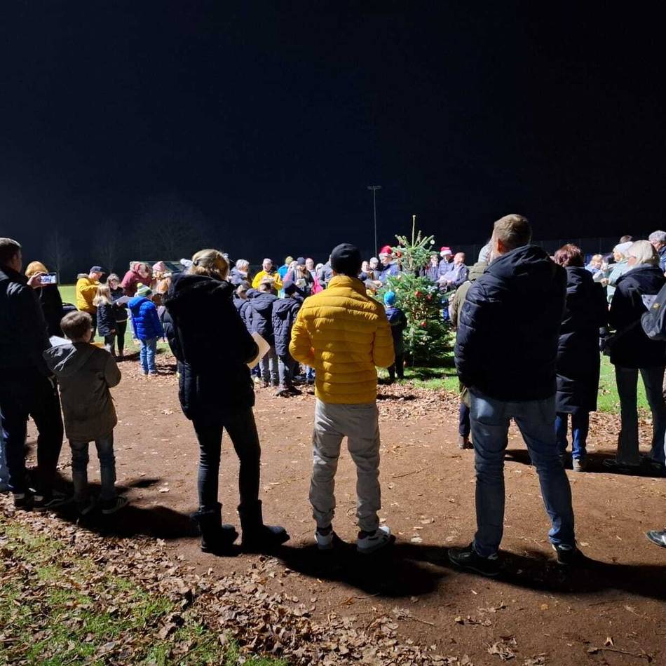 Erstes Weihnachtssingen auf der Anlage des SV Millingen