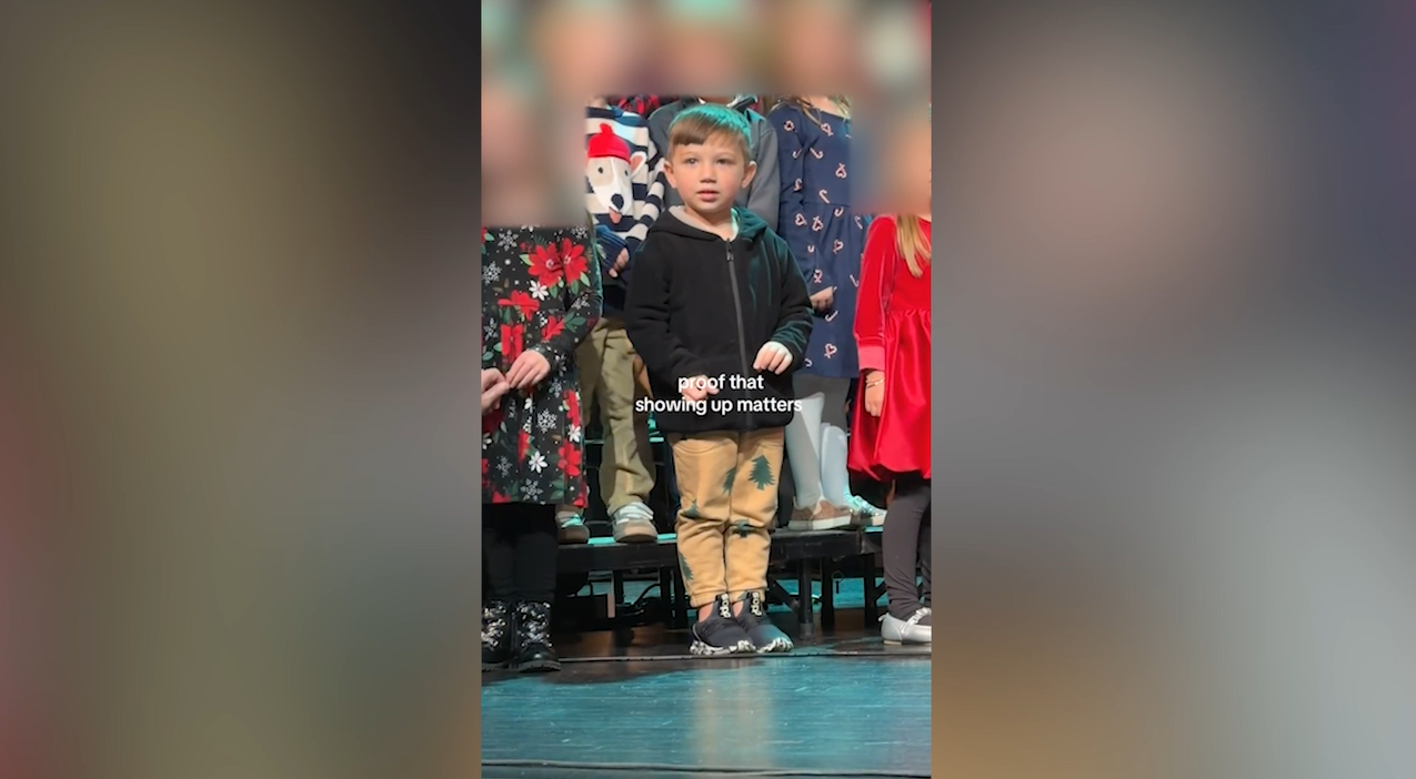 Mom captures exact moment that proves 'showing up' matters
