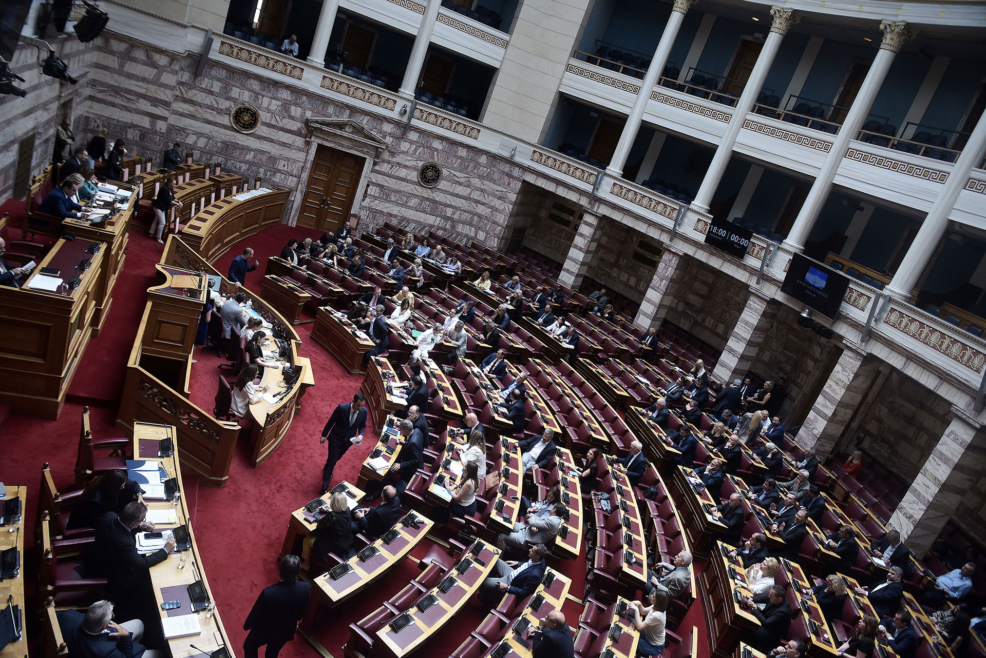 Βουλή: Υπερψηφίστηκε το νομοσχέδιο για τη μετάβαση του ΟΠΕΚΕΠΕ στην ΑΑΔΕ