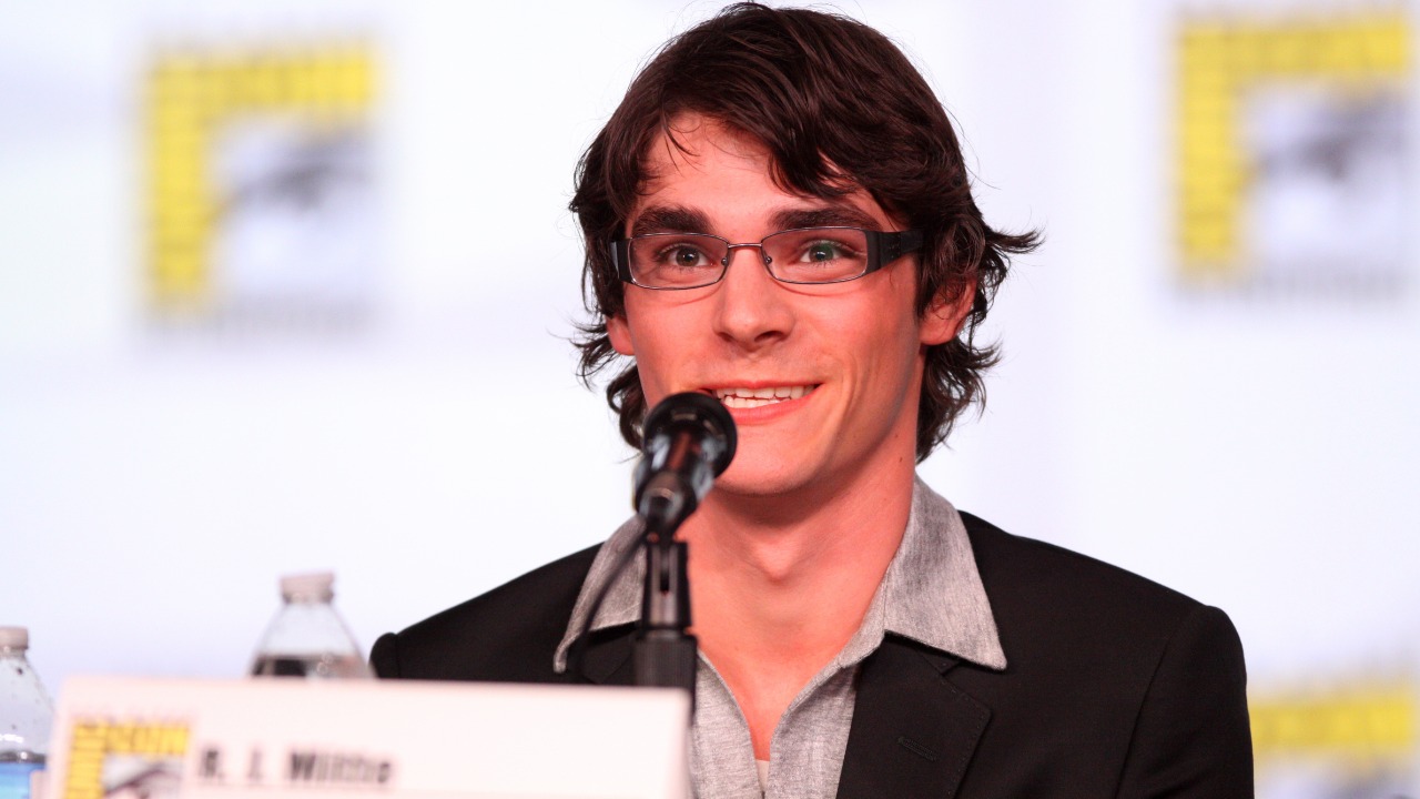 Breaking Bad's Walt Jr. says taxes beat his pay; manager ruined finances