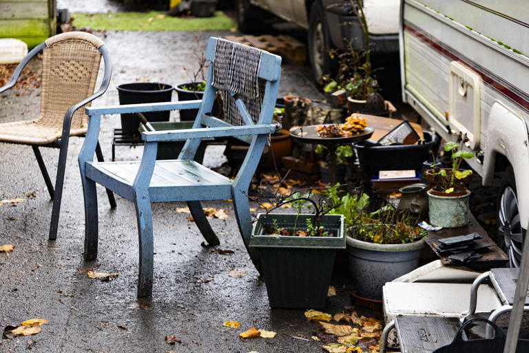 29 pictures of 'eyesore caravan city' littered with mattresses, chairs ...