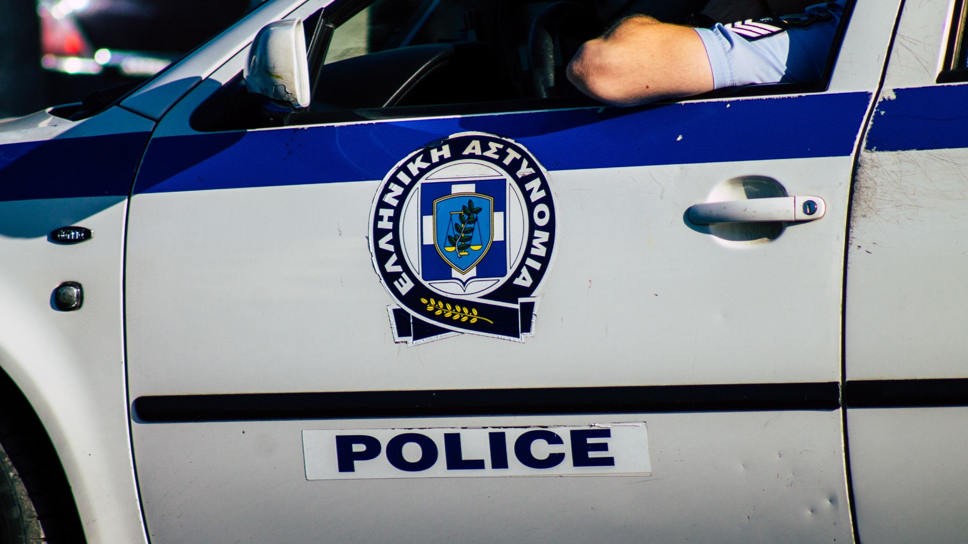 Θεσσαλονίκη: Βρέφος και 11χρονος εντοπίστηκαν να κοιμούνται σε αυλή ...