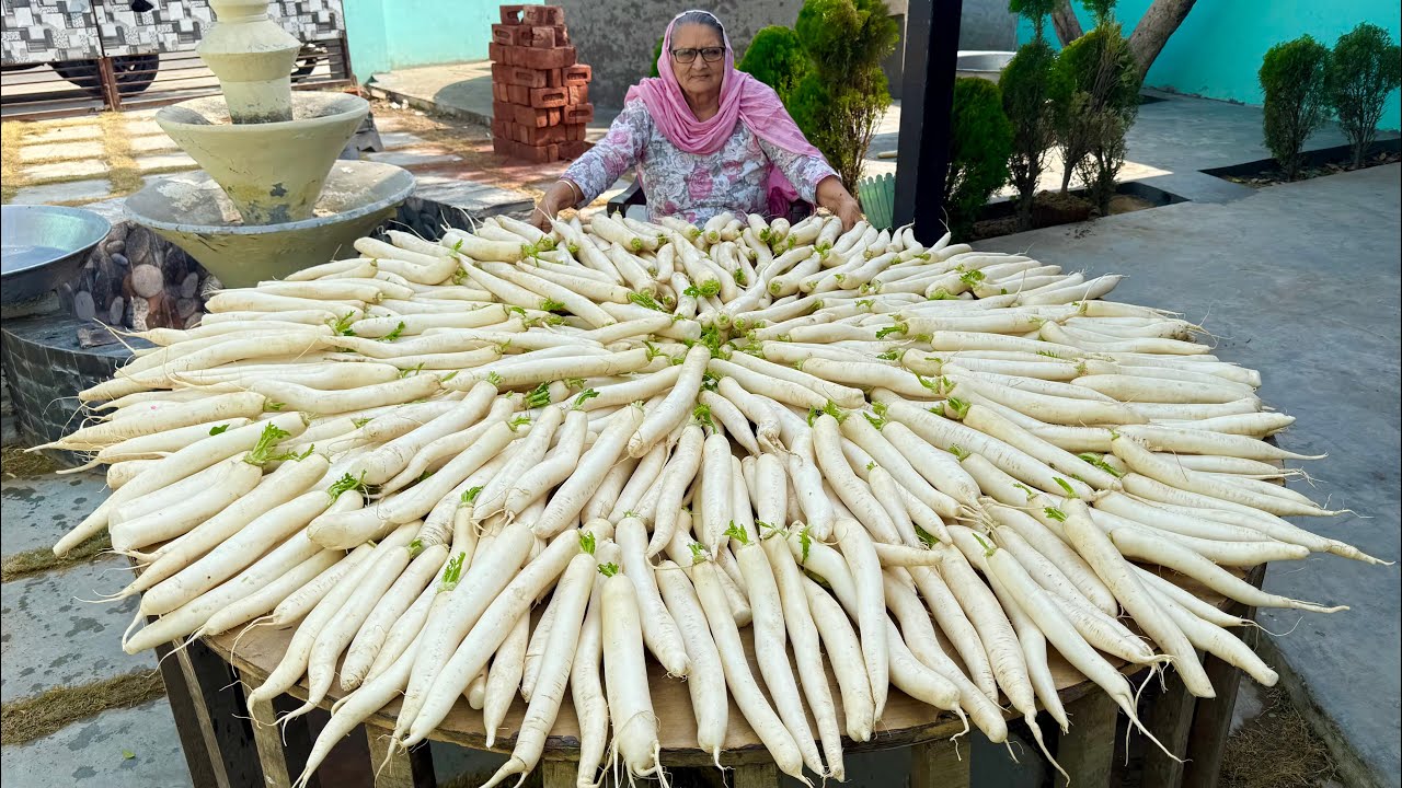 Granny cooked 100 kg of mooli bhurji in one batch