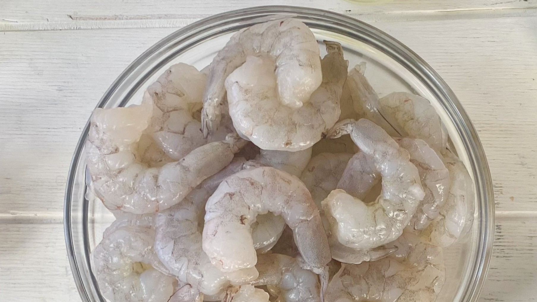 How to quickly defrost frozen shrimp
