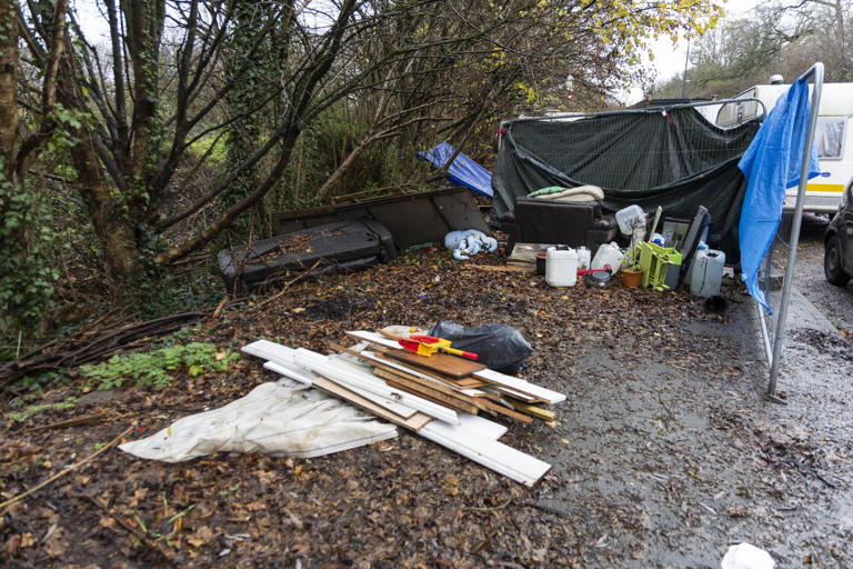 29 pictures of 'eyesore caravan city' littered with mattresses, chairs ...