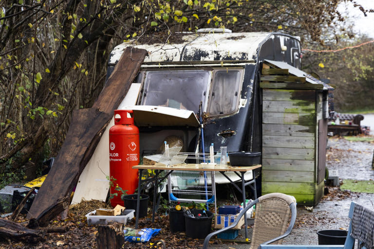 29 pictures of 'eyesore caravan city' littered with mattresses, chairs ...