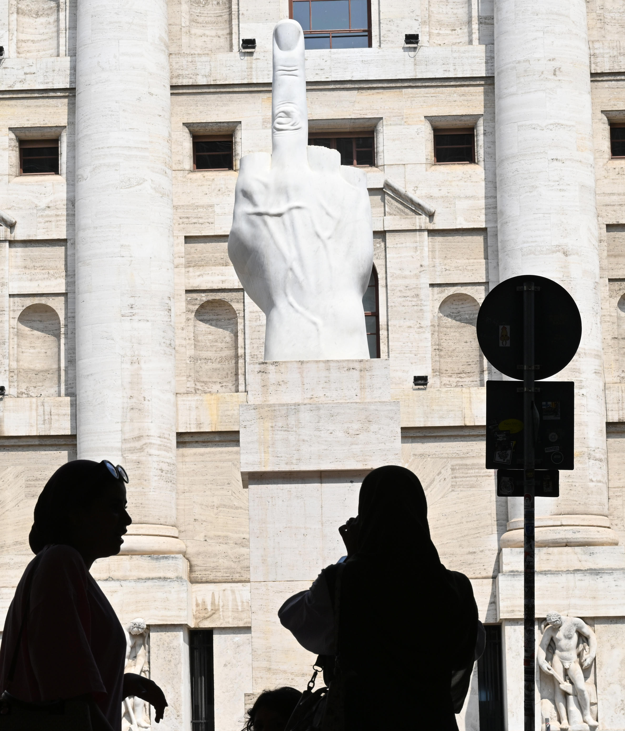Borsa: l'Europa cauta in attesa di Wall Street, la Boj pesa sui bond