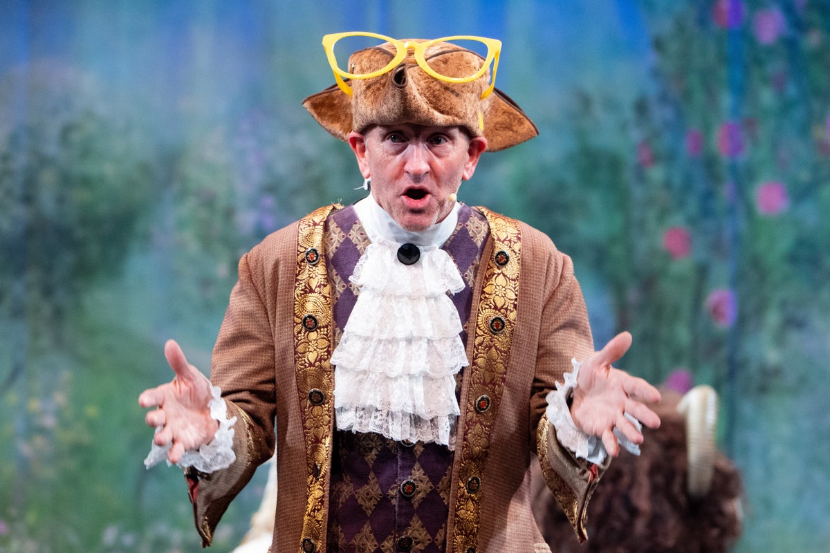 ‘Eddie the Eagle’ opens up on swapping Olympic ski slopes for panto