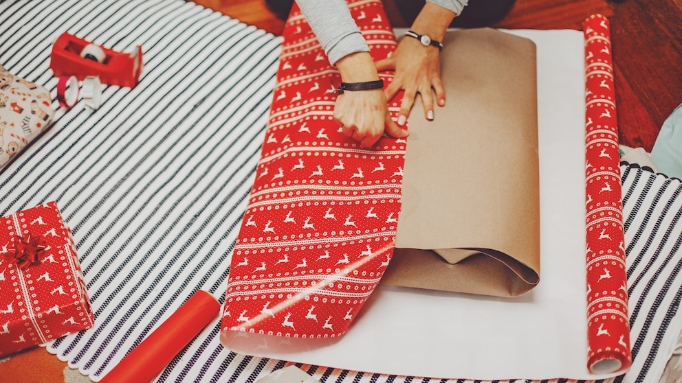 Too little wrapping paper? A genius packing trick can help
