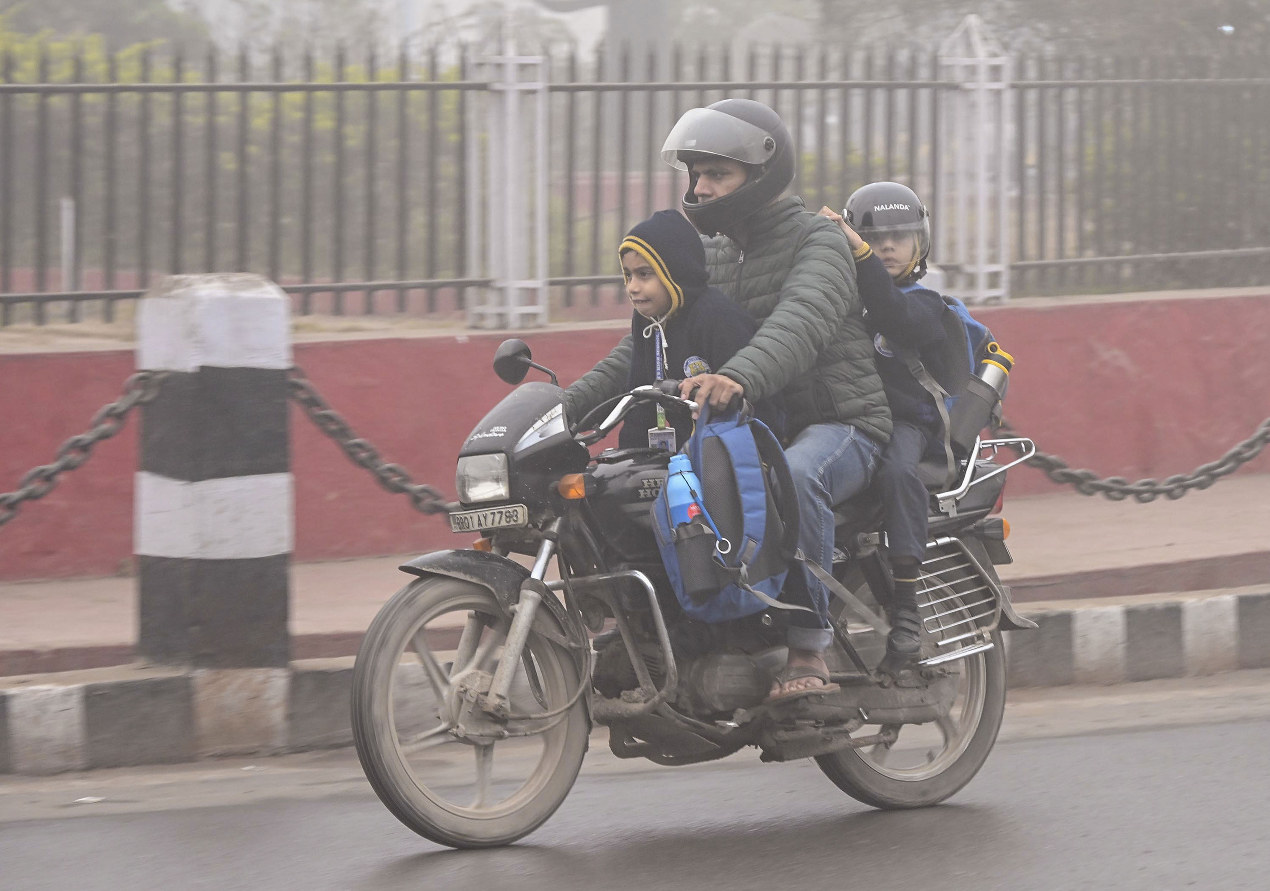 Severe cold wave grips Bihar, school timings in Patna changed