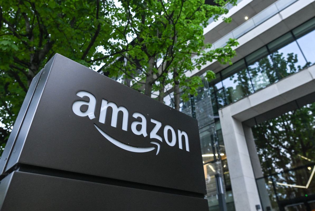 Amazon's CarPlay dash cam screen is on sale for just $70, and it's the ...