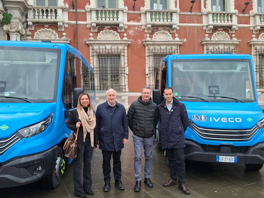 Due nuovi autobus per la Lunigiana: l’investimento da quasi mezzo ...