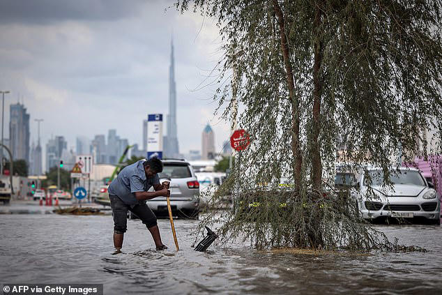Freak storm hits UAE with streets completely flooded and civilians ...