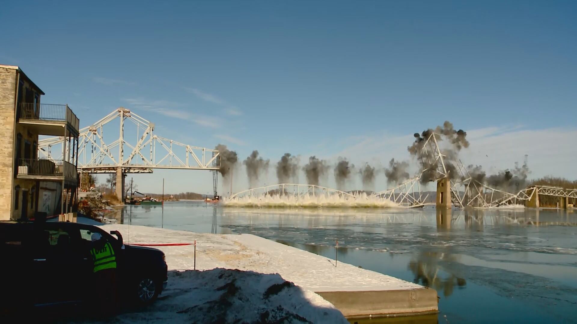Video: Iowa bridge implosion