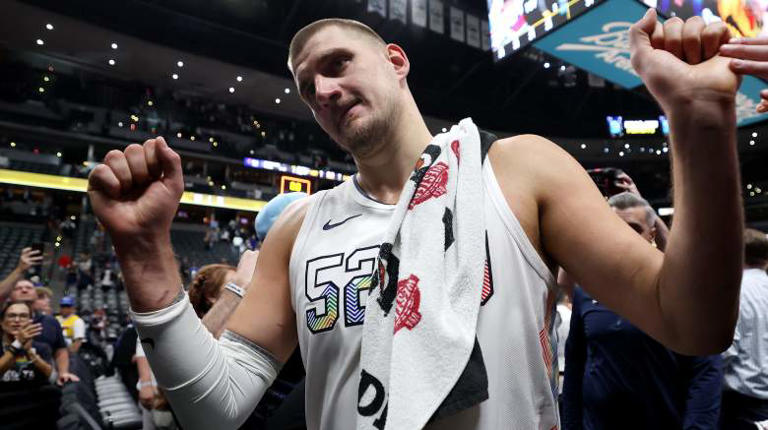 Nuggets label Nikola Jokic best passing center ever after historic win