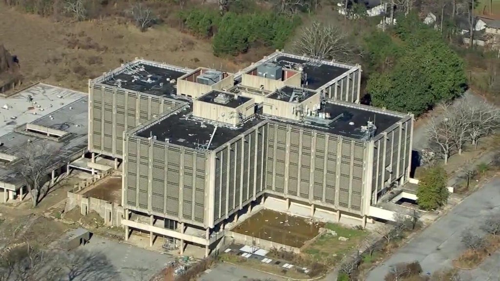 Woman dies after falling from abandoned Emory University building used ...