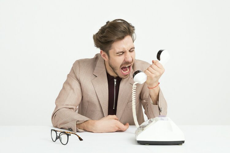 15 relationship red flags you should run from