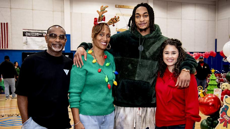 How does Spurs' Devin Vassell spend an off day? 'Come back and give back'