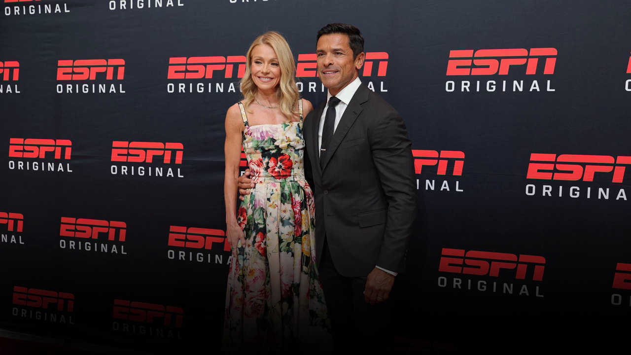 Kelly Ripa and Mark Consuelos refuse to ever sleep in separate beds ...