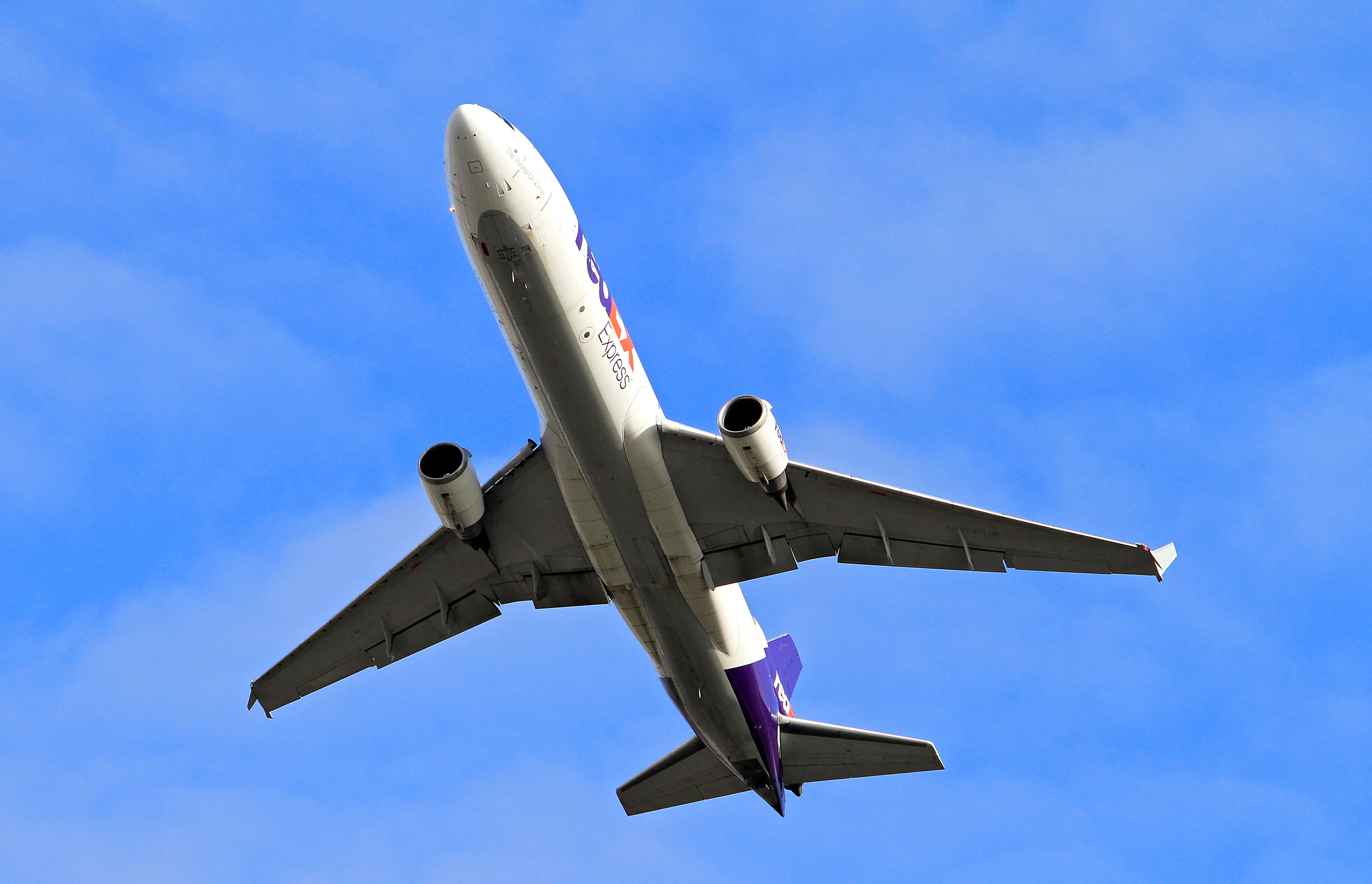 FedEx lifts outlook despite $175M headwinds from MD-11 grounding