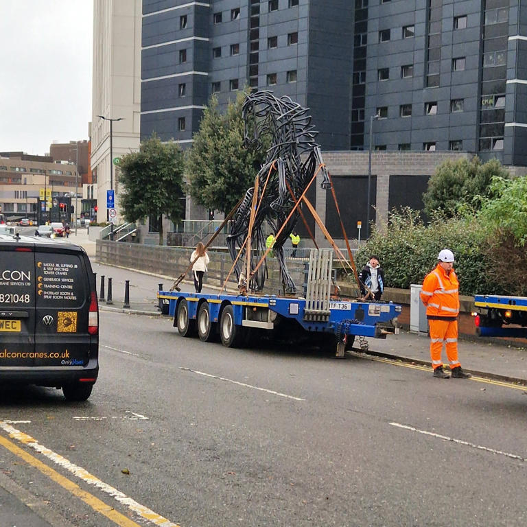 'Iconic' Leeds horse sculpture removed from site outside former Lloyds ...