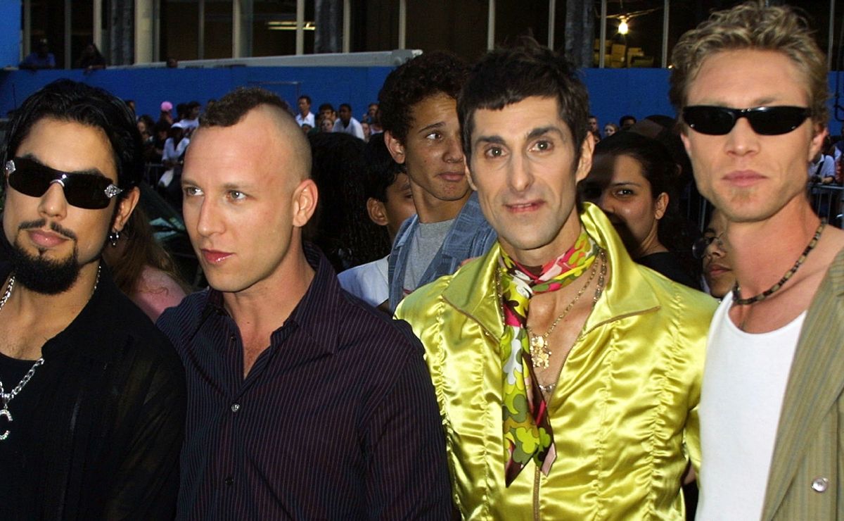 Jane’s Addiction breaks up, saying the band will forever live in our hearts