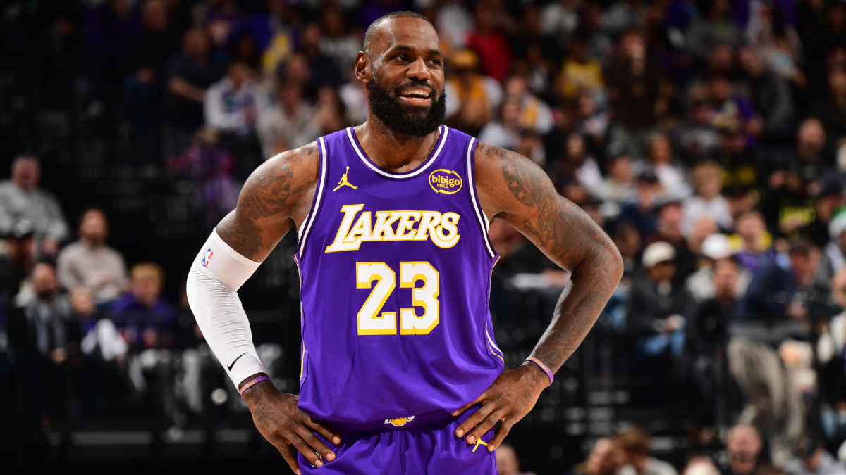 LeBron James breaks out fresh Nike PE in Lakers victory