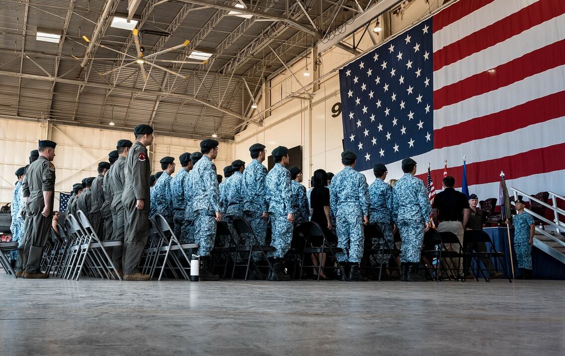 Alarma por posible tirador paraliza la Base Aérea Luke en Arizona ...