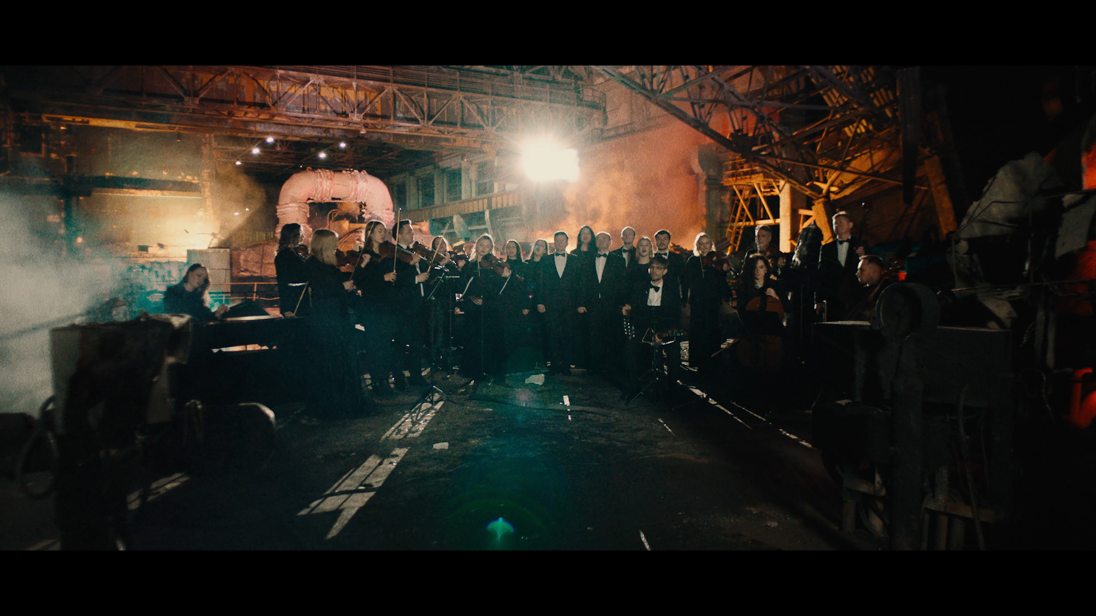 RAW VIDEO: Ukrainian choir perform 'Carol of the Bells' inside ...