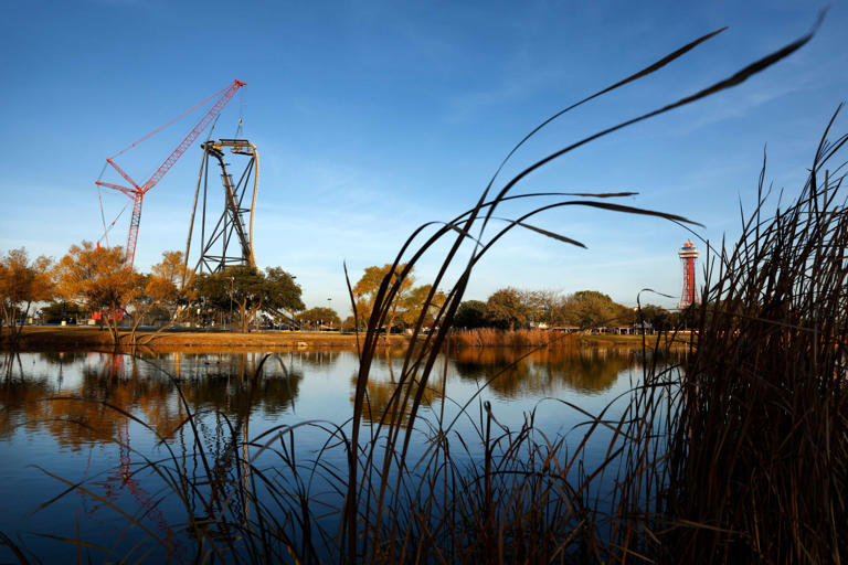 Construction for Six Flags’ record-breaking coaster Tormenta Rampaging ...