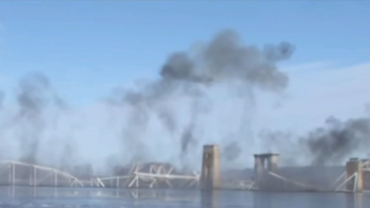 Lansing Iowa bridge implosion: Watch the dramatic fall of century-old ...