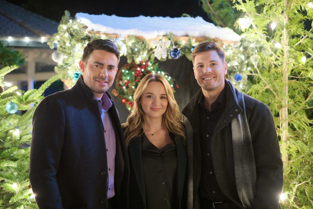 'Finding Mr. Christmas' reunion: Jonathan Bennett, Craig Geoghan and ...