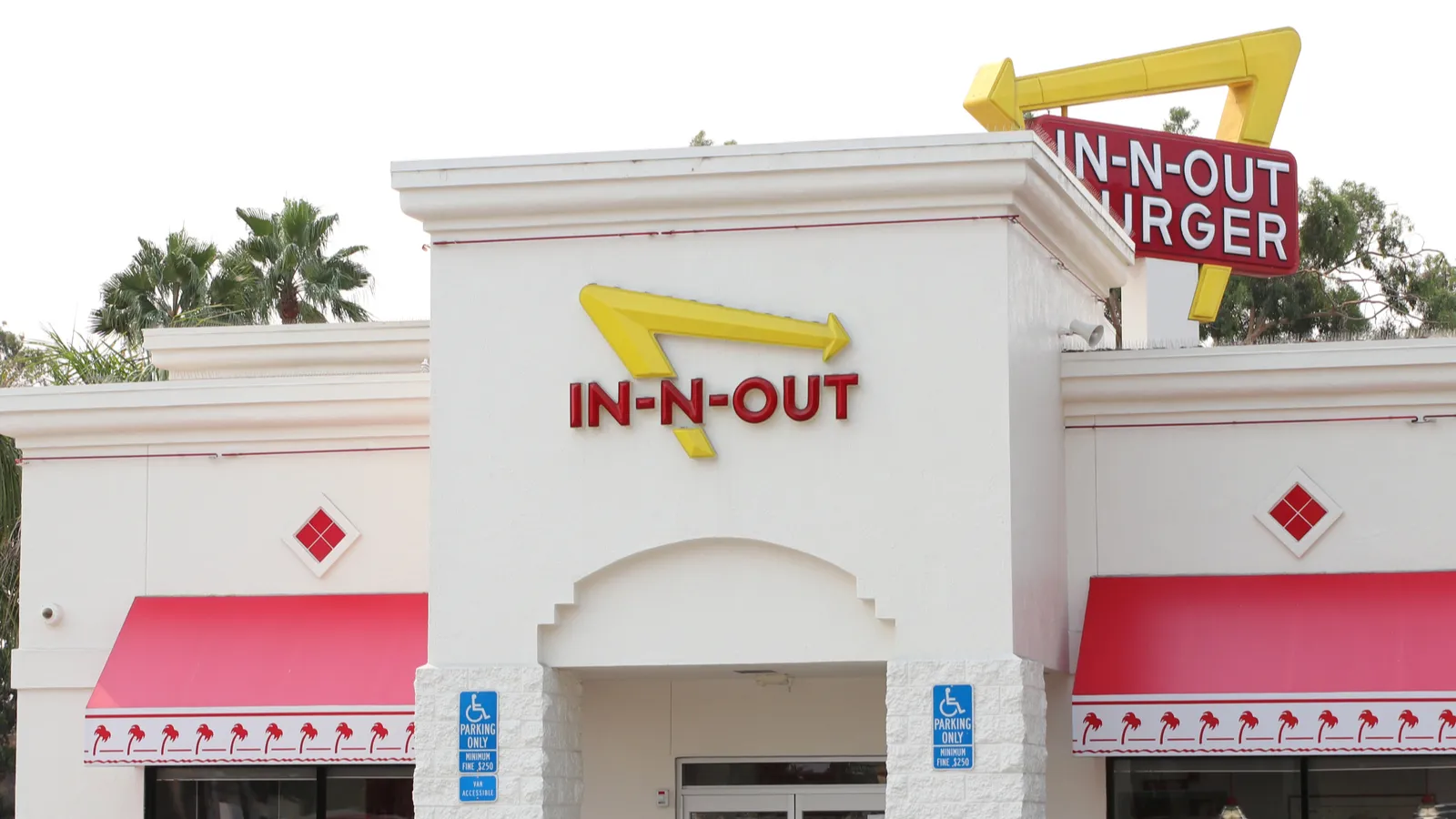 First time visitors at In-N-Out often miss the simple habits regulars ...