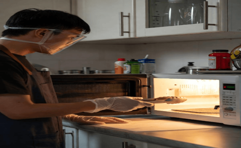 The 7 foods you should never microwave, according to nutrition and ...