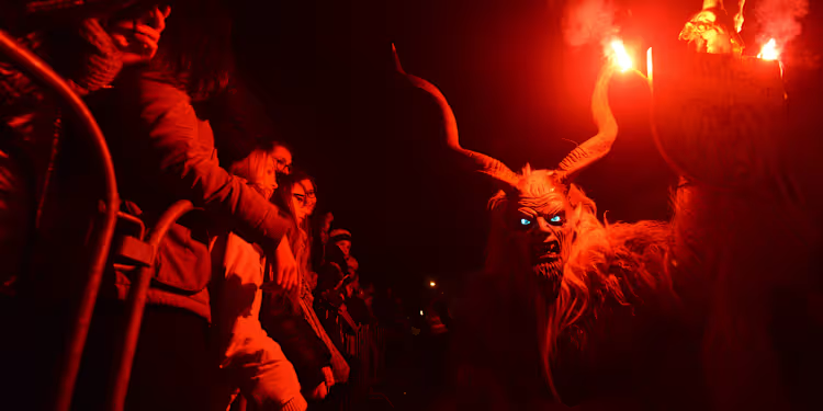 Krampusnacht di Austria: Tradisi Natal bernuansa gelap yang menjaga ...