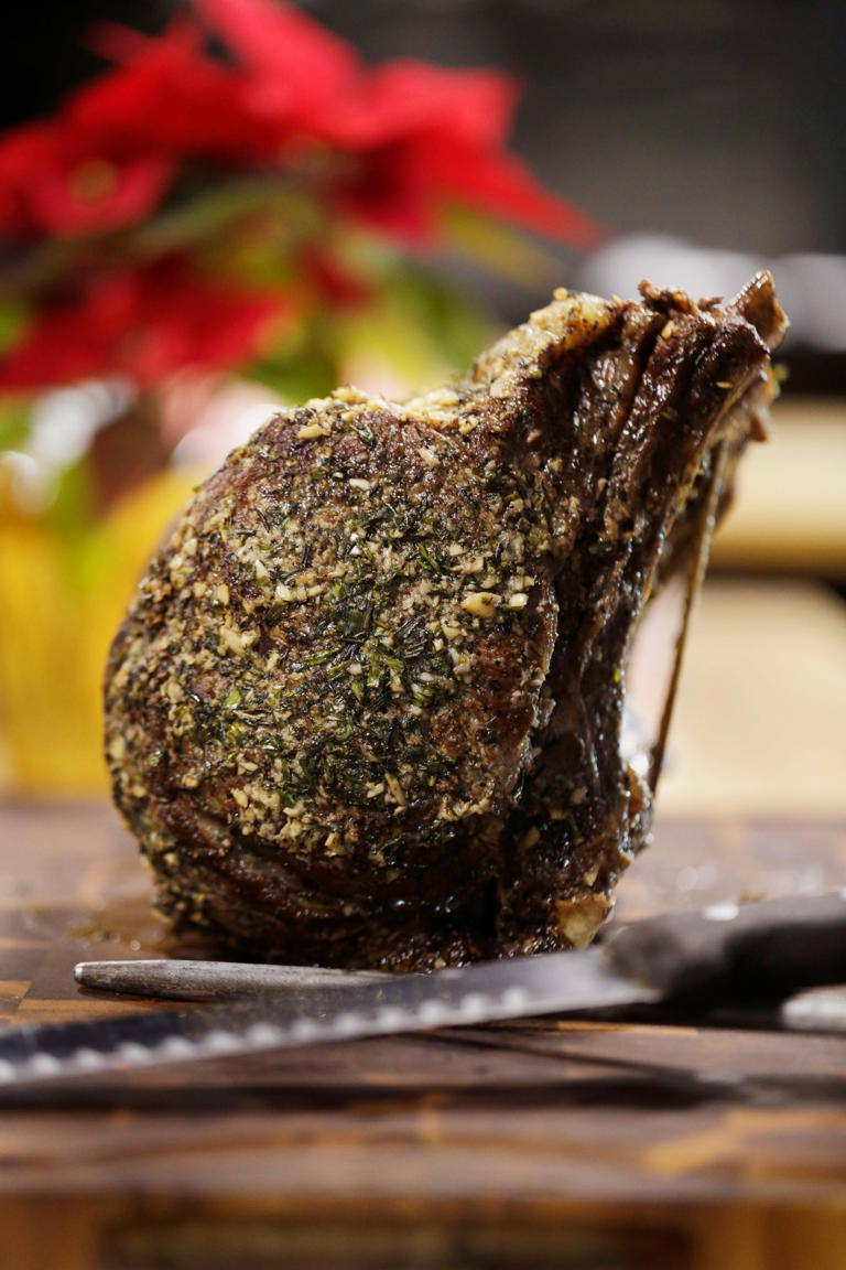 Standing prime rib roast recipe, cooking time, how to carve